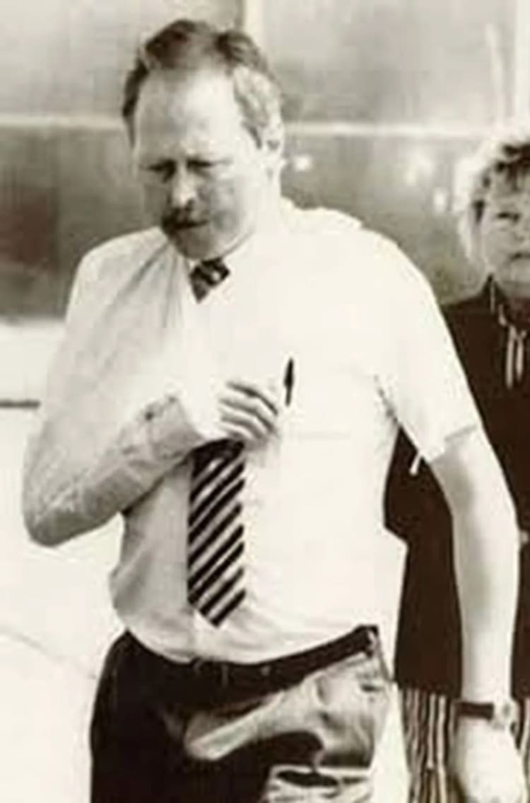 “Hold On Tight”: The Miracle True Story of British Airways Flight 5390