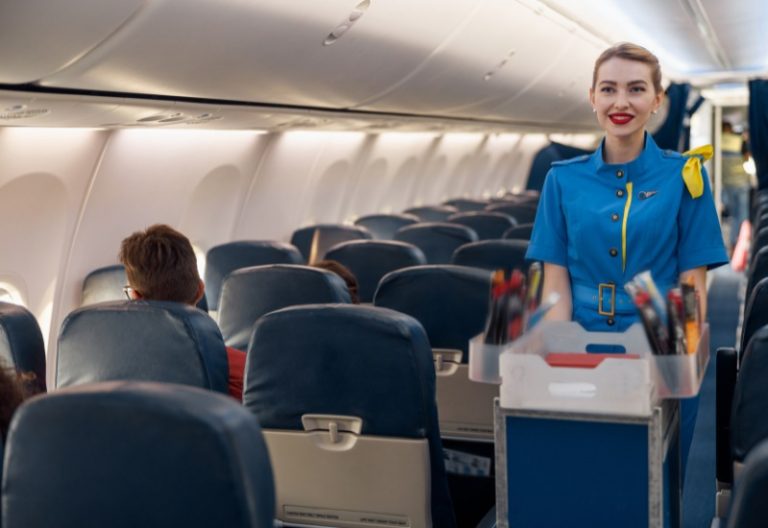 6 Simple & Creative Ways to Thank Your Flight Attendants